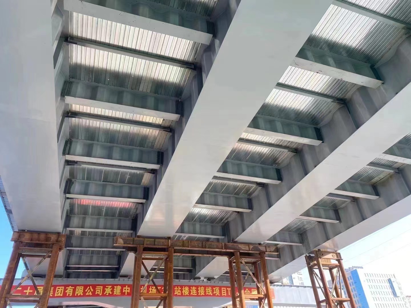 Technology – Steel deck conforming to European and American specifications